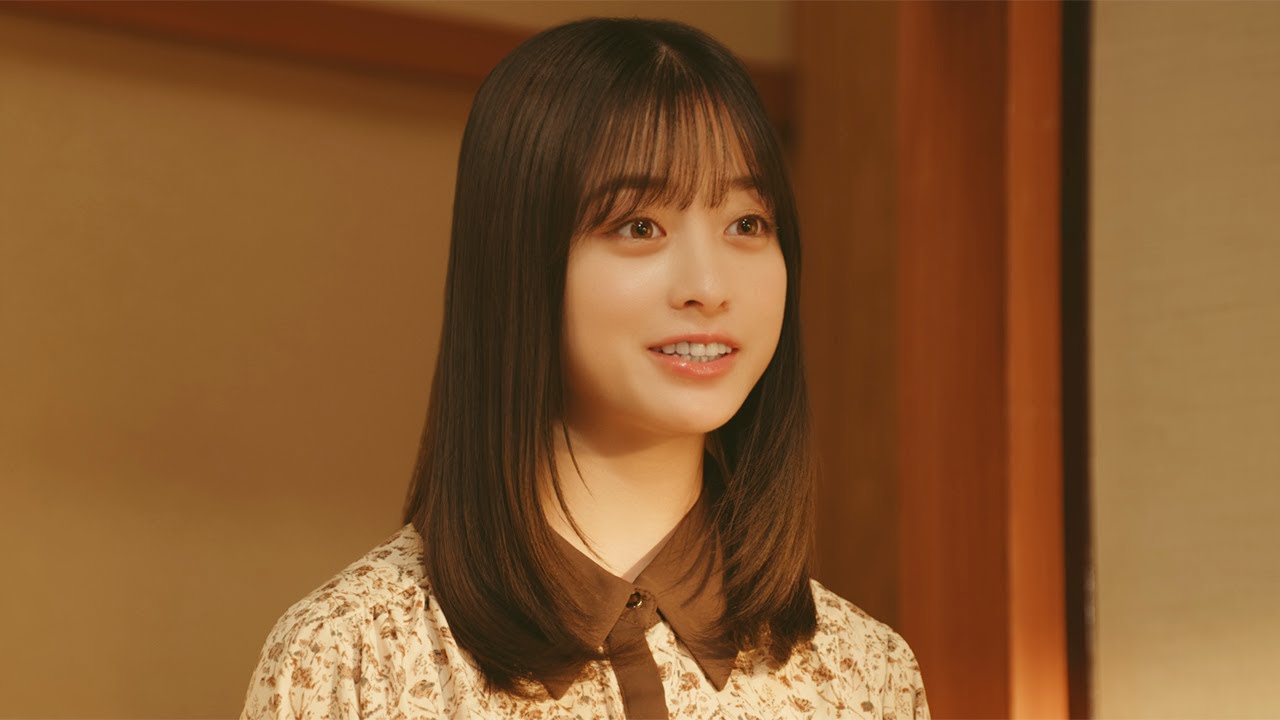 橋本環奈、博多華丸・大吉と家族役 博多弁でやりとりも 洋服の青山新CM「安心おまとめセット篇」 - MOEPPP
